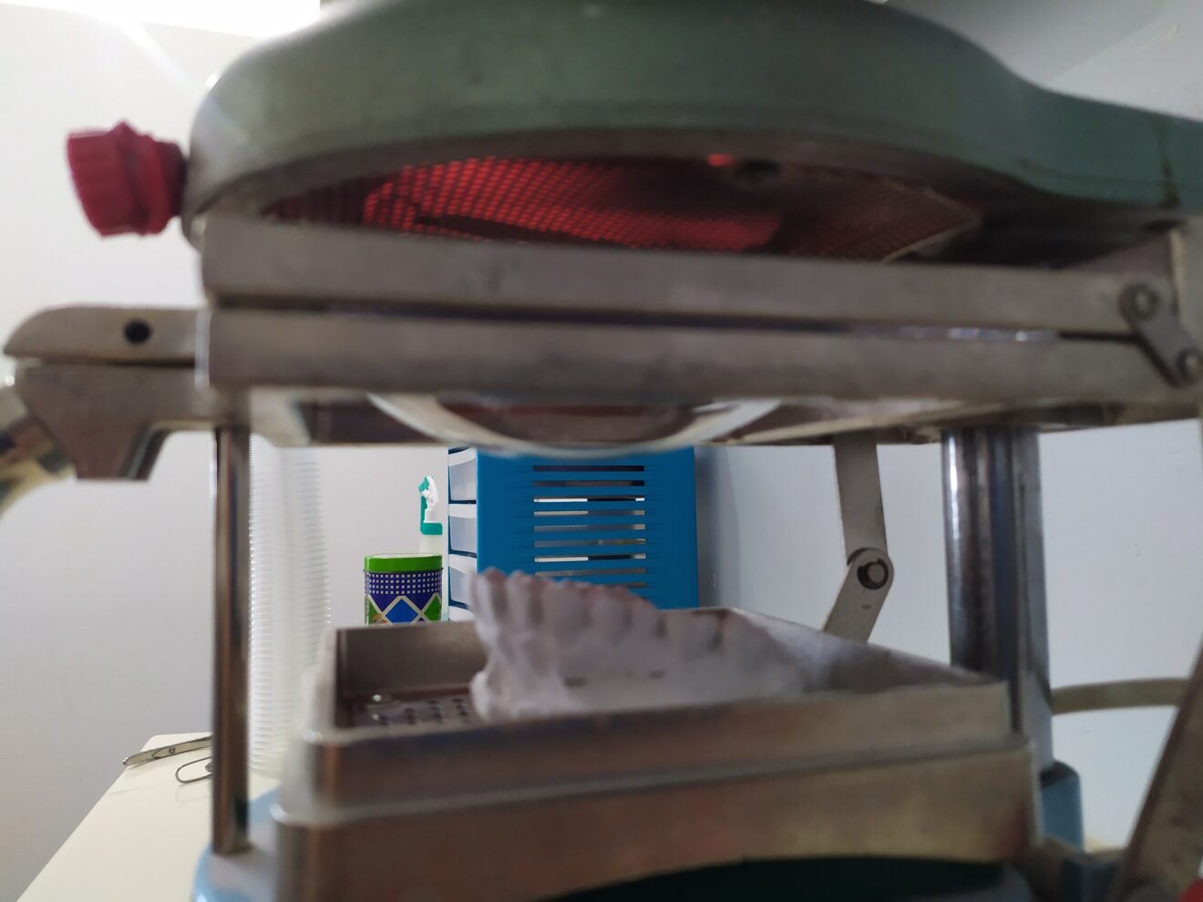 Elaboración de un guarda oclusal de acetato. – hr-dental.com